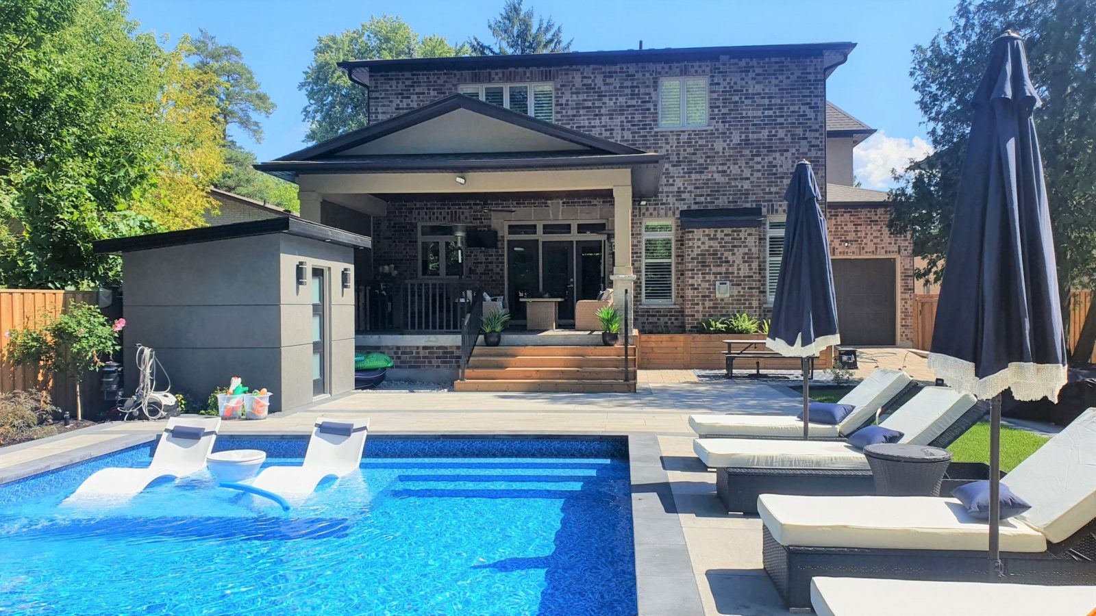 Pool with Splash Pad in Ancaster - MVK Landscape Design